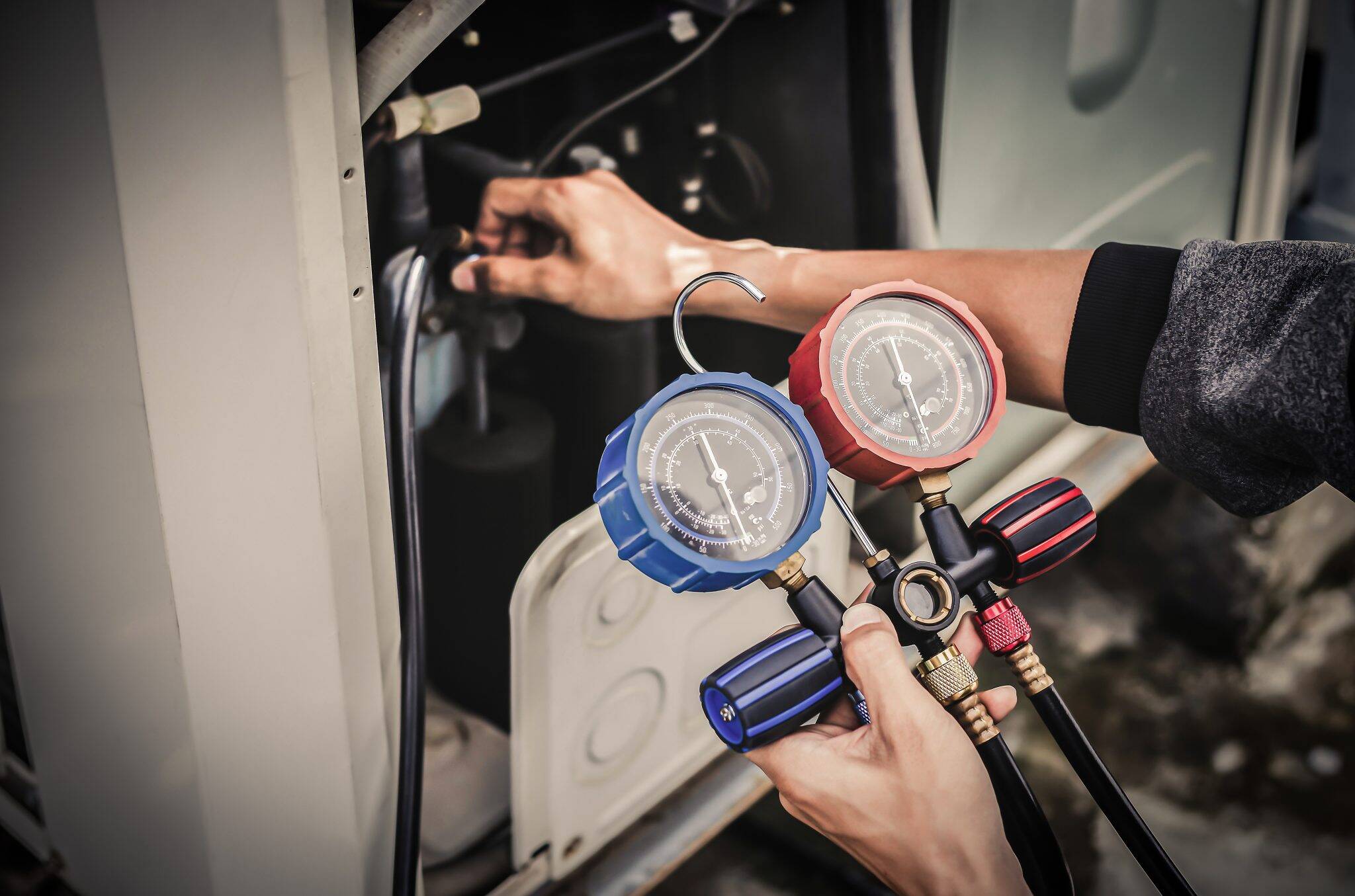 AC System Low On Compressor Oil? 5 Warning Signs